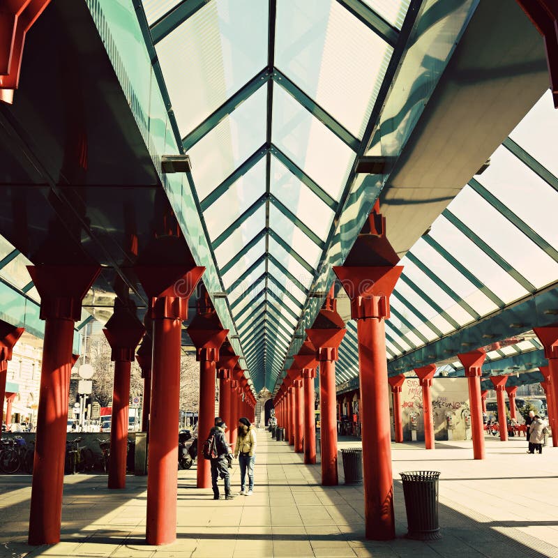 Moderner Bahnhof in Der Mitte Der Stadt Halle, Belgien Redaktionelles ...