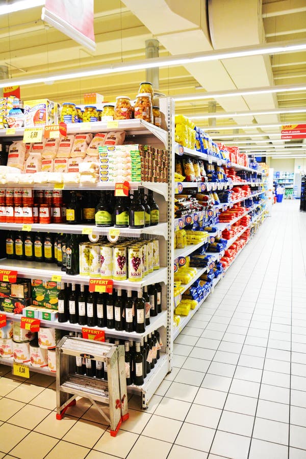 Italienischer Sauberer Supermarkt, Innen Redaktionelles Stockfotografie ...