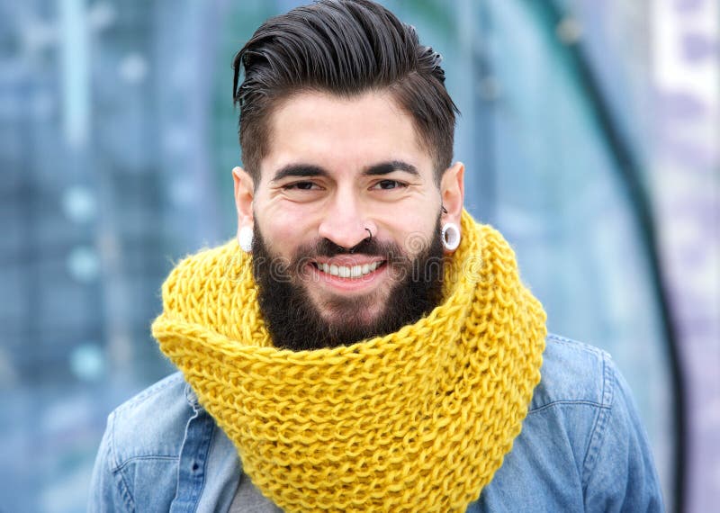 Moderner Mann mit Bart stockfoto. Bild von durchdringen - 38477276