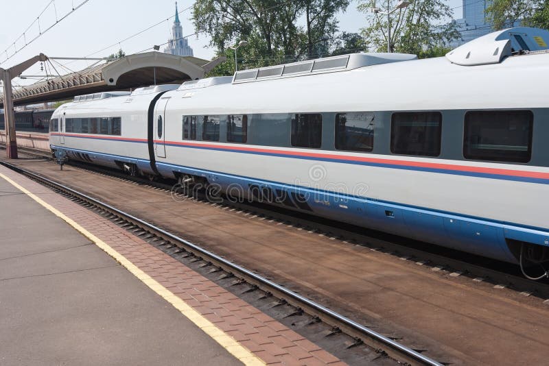 Moderner Zug stockfoto. Bild von serie, eisenbahn, hoch - 36065668