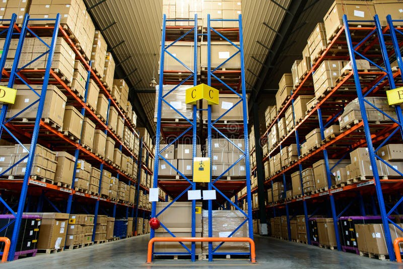 Modernes Lagerhaus stockfoto. Bild von ausrüstung, spärlich - 34248488