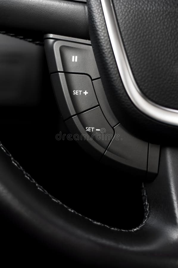 Lenkrad Befiehlt Und Kontrollen Im Autoinnenraum Stockbild - Bild von ...