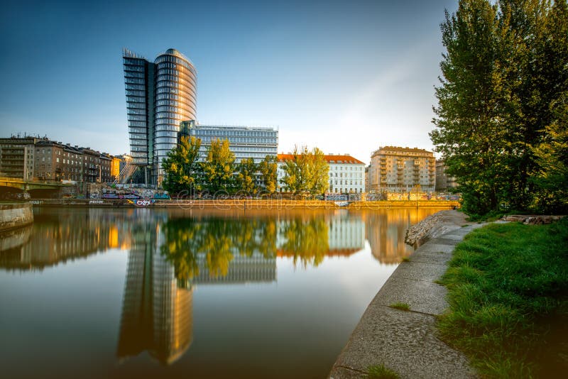 Modernes Wien stockfoto. Bild von architektur, skyline - 44035596