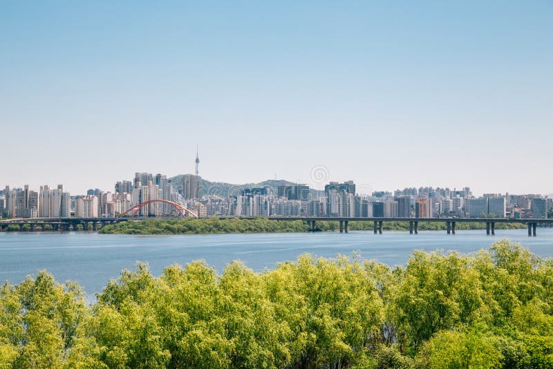 Modernos Edificios De Departamentos Y Parque Del Río Han En Seúl Corea ...