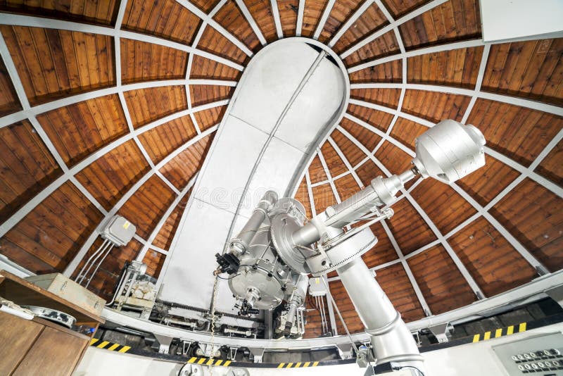Modernt Astronomiteleskop I En Astronomisk Observatorium Redaktionell ...