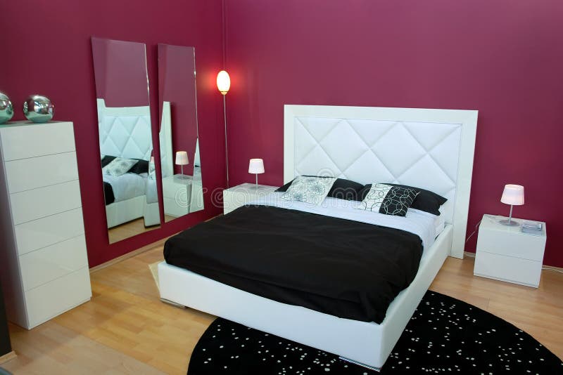 Modernt sovrum arkivfoto. Bild av modernt, reflexion - 13674988
