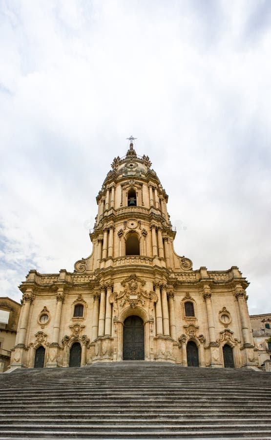 Modica, St George photo stock. Image du italie, ville - 33522236