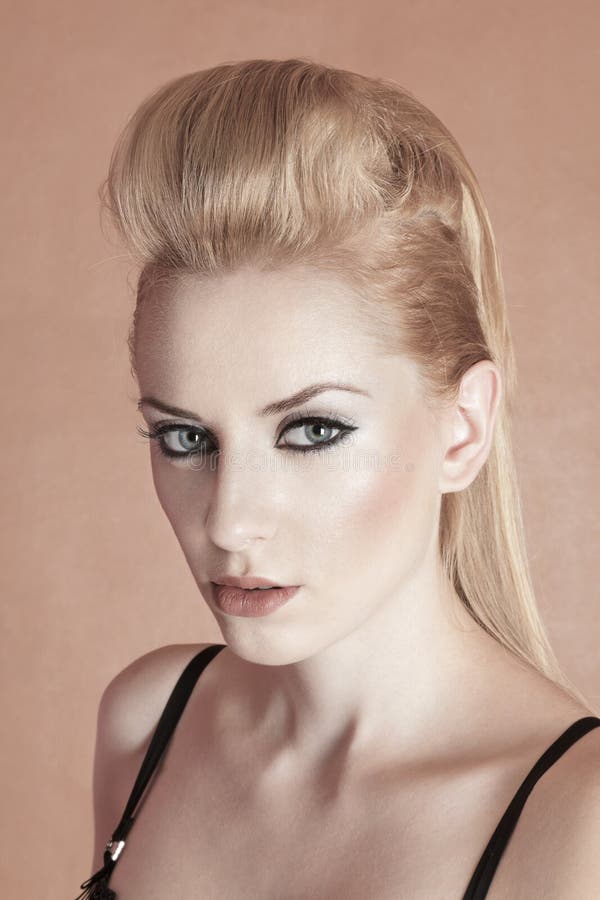 Modieus haar stock foto. Image of mode, gezicht, manier - 21438402