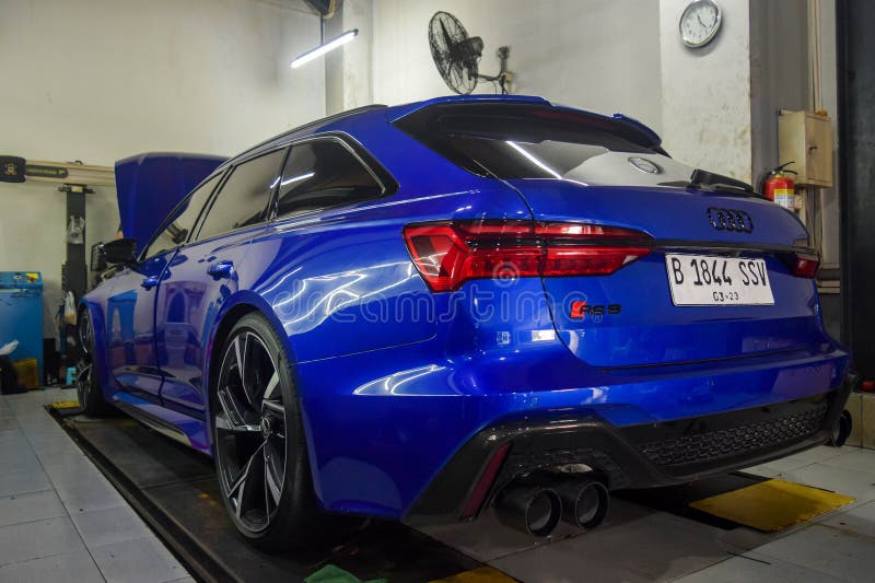 Modified Blue Audi RS6 Avant in Car Workshop Stock Photo - Image of ...