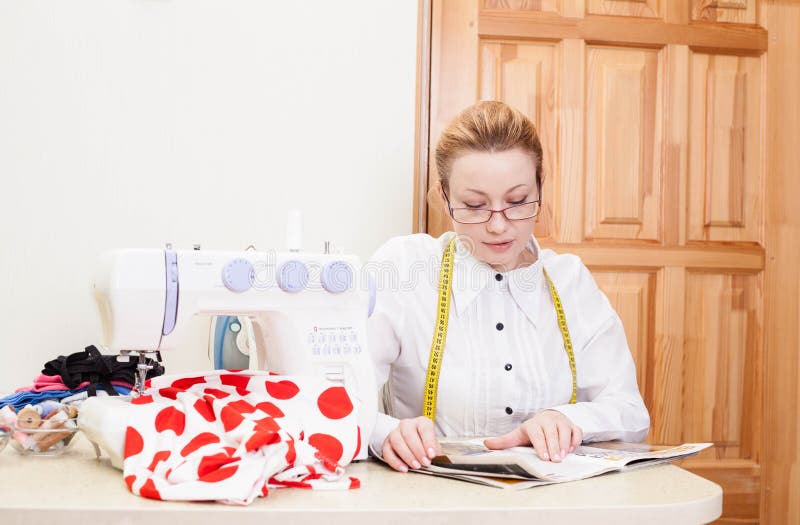 58,744 Modista Fotos - Libres de Derechos y Gratuitas de Dreamstime