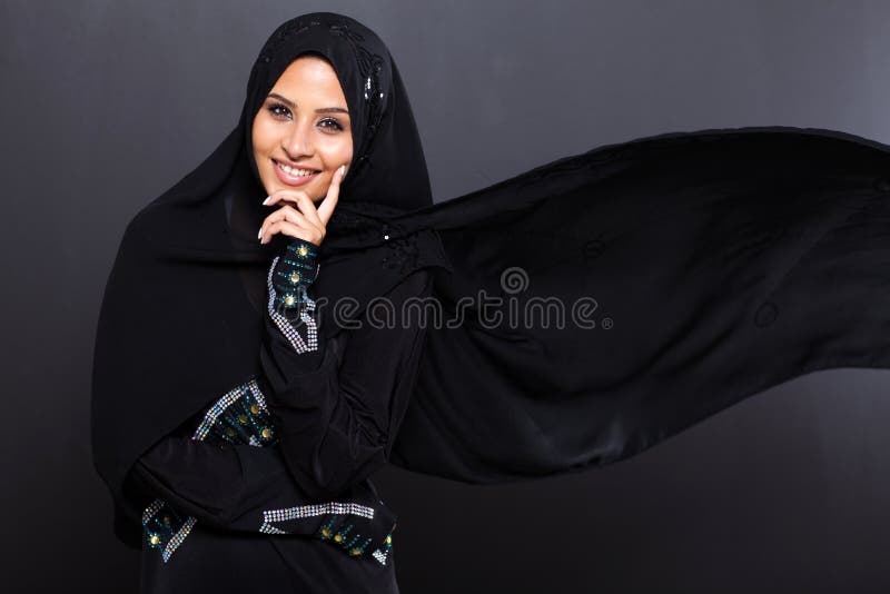 Modna Arabska kobieta zdjęcie stock. Obraz złożonej z tło - 29837198