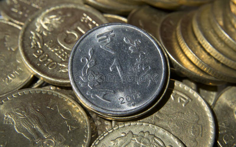 Uma moeda da rupia indiana imagem de stock. Imagem de indiana - 32045041