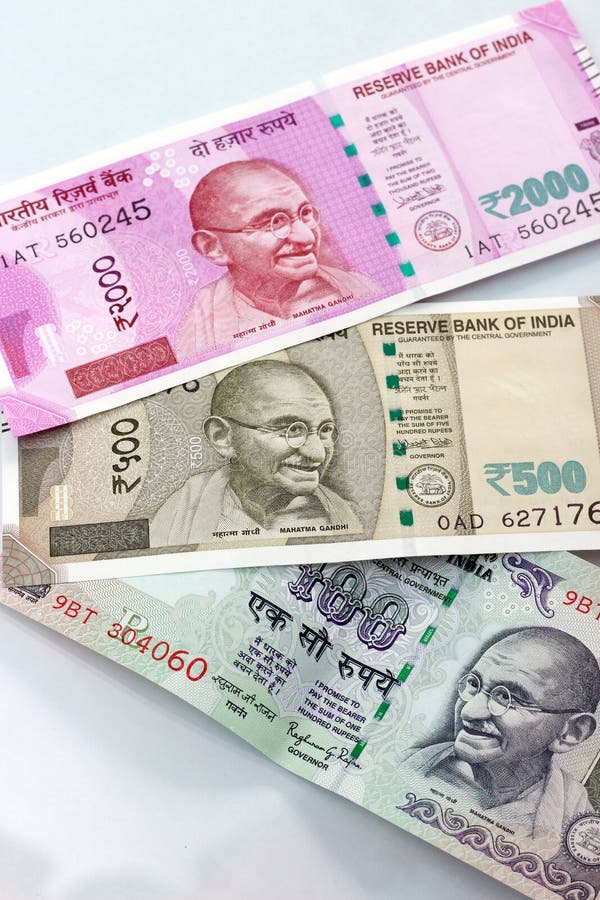A Moeda Indiana Nova De Notas De 2000 E 500 Rupias No Dinheiro Franze ...