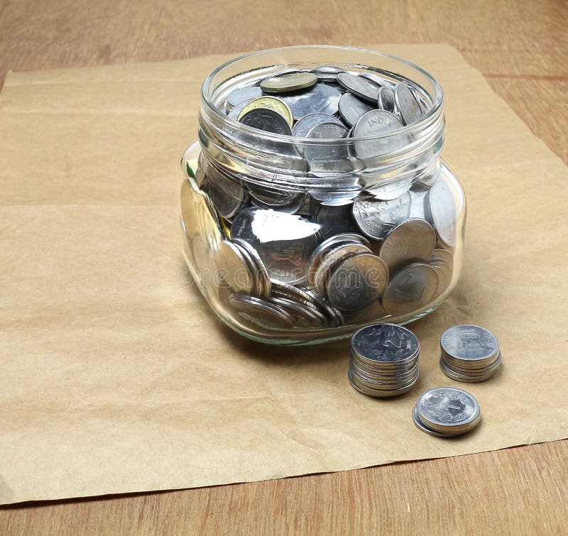 Moedas da rupia indiana foto de stock. Imagem de completamente - 77237532