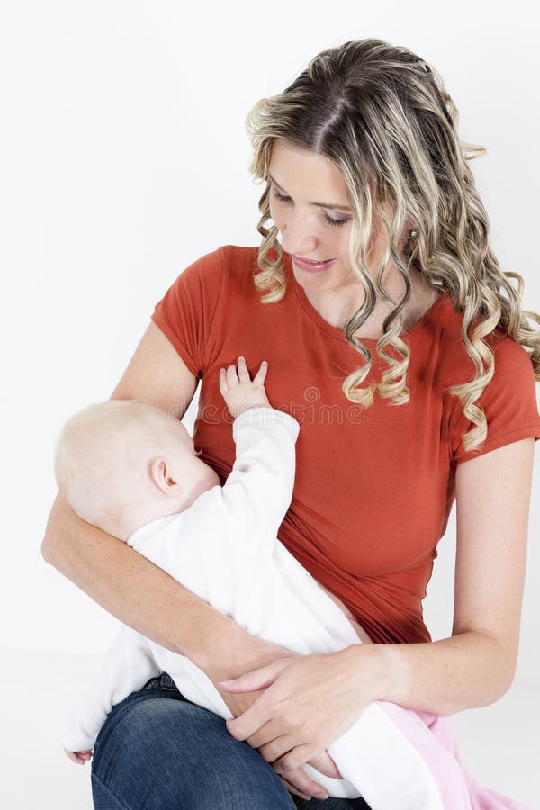 Moeder Die Haar Baby Verzorgt Stock Afbeelding - Image of voedsel, zorg ... Moeder Die Haar Baby Verzorgt Stock Afbeelding - Image of voedsel, zorg ...