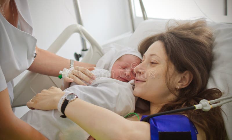 Gelukkige Moeder Met Pasgeboren Baby Stock Foto - Image of volwassen ... Gelukkige Moeder Met Pasgeboren Baby Stock Foto - Image of volwassen ...