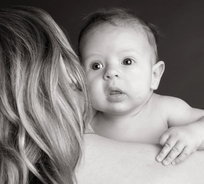 Moeder en baby stock foto. Image of moeders, familie - 11019160