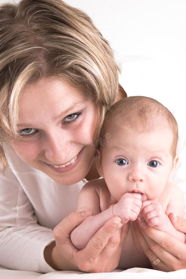 Zuigende baby in ruimte stock foto. Image of zuig, meisje - 94719264