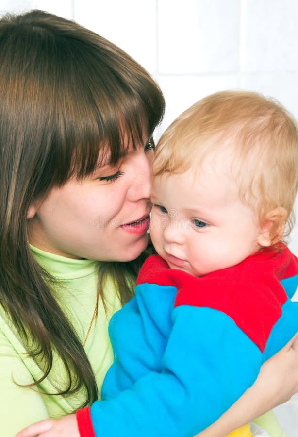 Moeder en kind stock afbeelding. Image of twee, liefde - 19224017