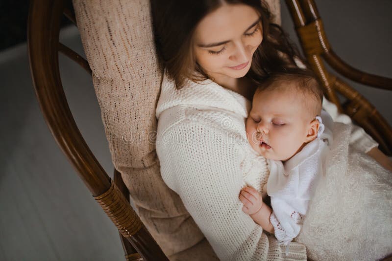Moeder met baby stock foto. Afbeelding bestaande uit huis - 34368934