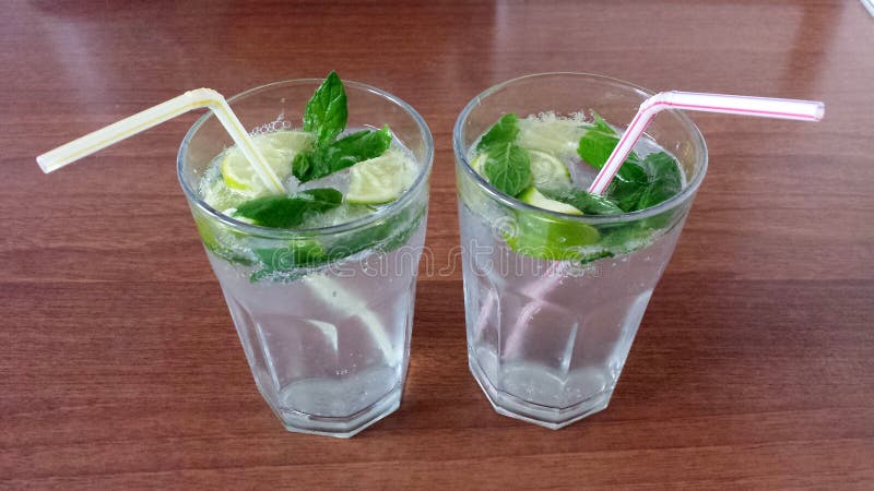 Mohito stock foto. Image of suiker, glas, riet, alcohol - 58759030