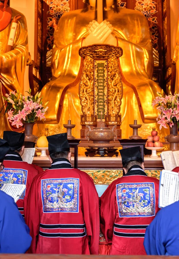 Moines chinois image stock éditorial. Image du rouge - 66165559