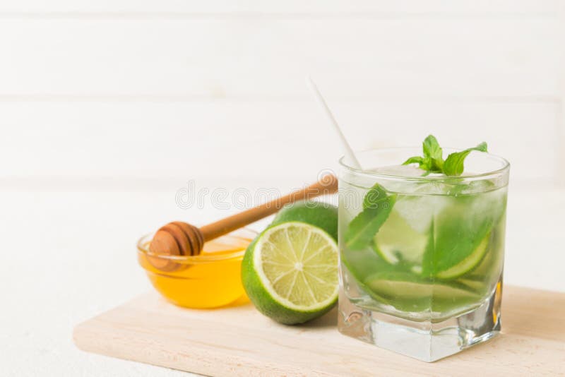 Mojito Cocktail. Refreshing Mojito Cocktail with Lime, Lemon and Mint ...
