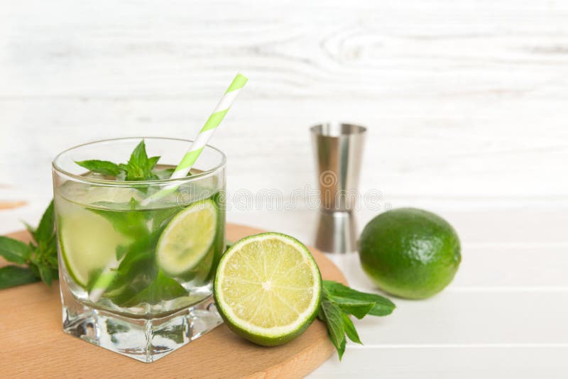 Mojito Cocktail. Refreshing Mojito Cocktail with Lime, Lemon and Mint ...