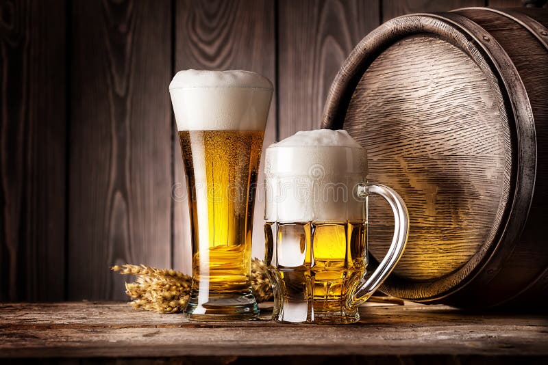 Mok En Een Glas Licht Bier Met Oren Van Gerst Stock Afbeelding - Image ...