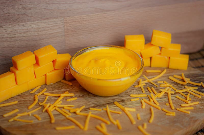 Molho de queijo cheddar foto de stock. Imagem de caseira - 224448486