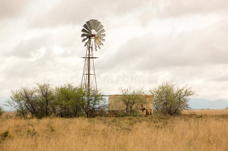 Molino De Viento En El Karoo Imagen de archivo - Imagen de bomba ...
