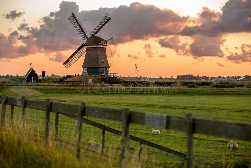 Molino De Viento Holanda O Nederland Kinderdijk, Patrimonio De La ...