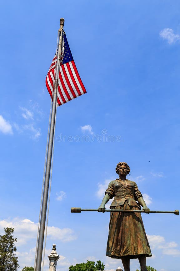 Molly Pitcher Statue imagen de archivo editorial. Imagen de mujer ...