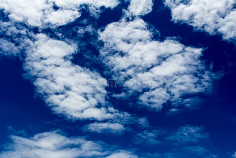 Moln med himmel fotografering för bildbyråer. Bild av oklarhet - 75610365