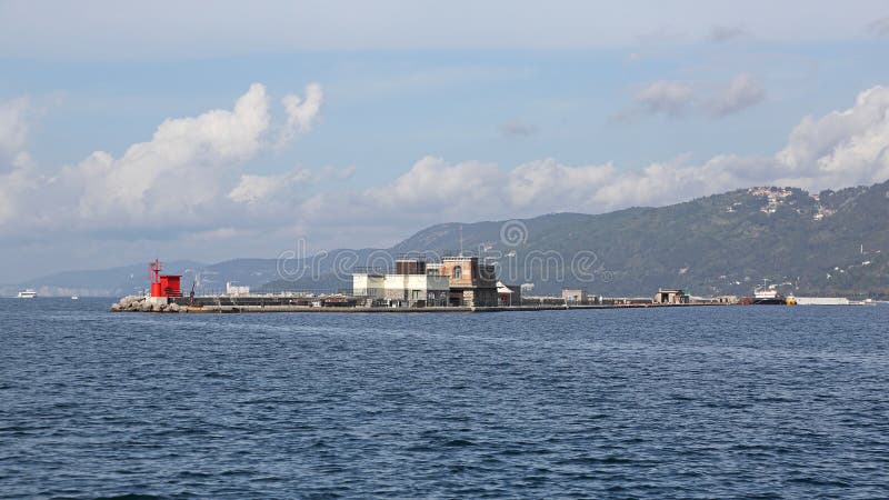 Molo Foraneo Trieste imagen de archivo. Imagen de muelle - 42771109