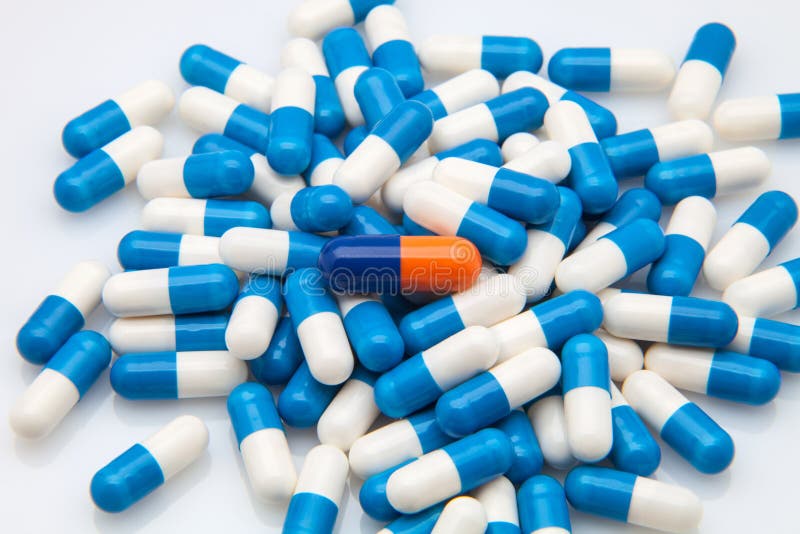 Capsule e compresse immagine stock. Immagine di merce - 35157287