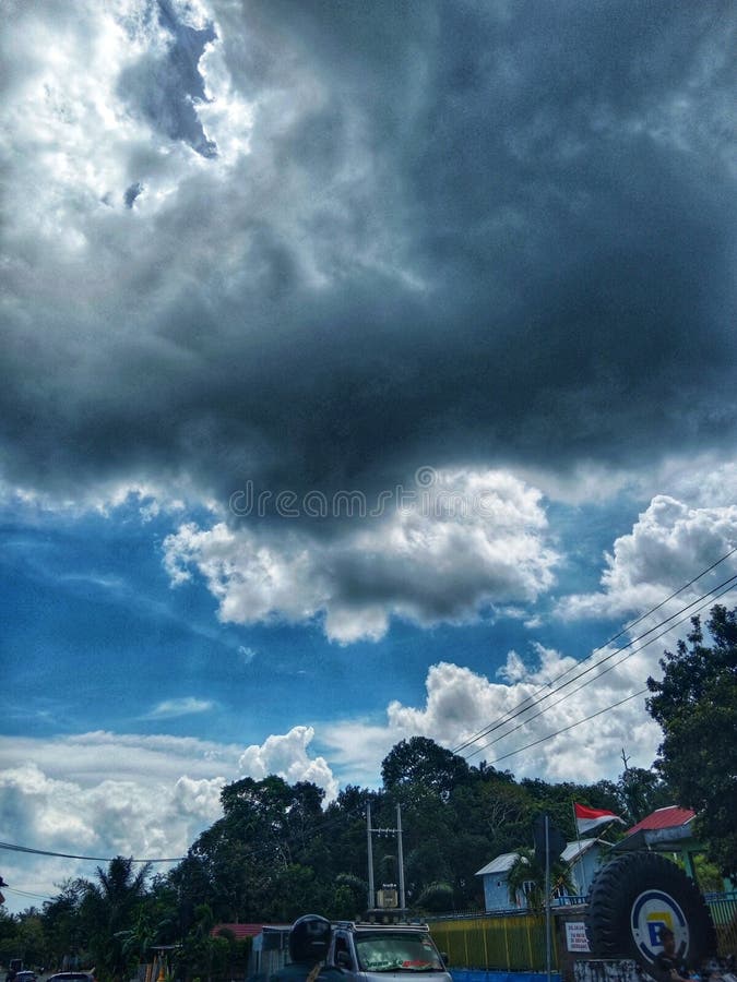 Moments before it Started To Rain Editorial Photography - Image of rain ...