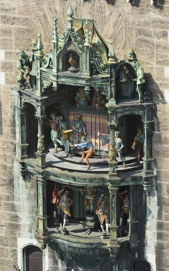 Monachium Glockenspiel obraz stock. Obraz złożonej z kuranty - 32249141
