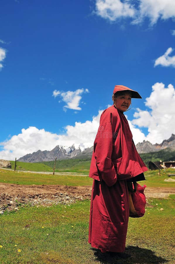 Monaco anziano nel Tibet immagine editoriale. Immagine di tibet - 55557910