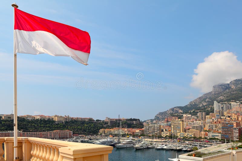 Monaco Flagga Och Monte - Carlo Skuline. Arkivfoto - Bild av samtida ...