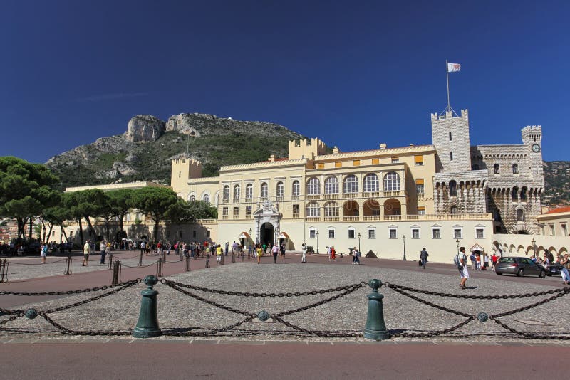 Monaco, Principado De Monaco Foto Editorial - Imagem de azul ...