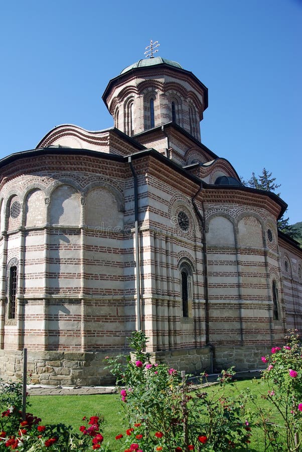 Monasterio Rumania De Cozia Imagen de archivo - Imagen de aldea ...