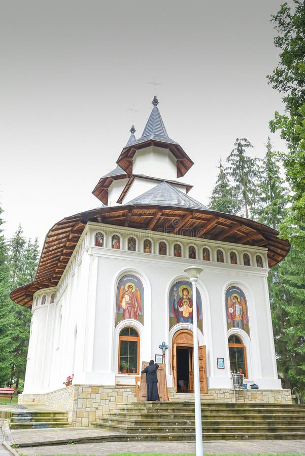 Monasterio de Durau imagen de archivo editorial. Imagen de torres ...