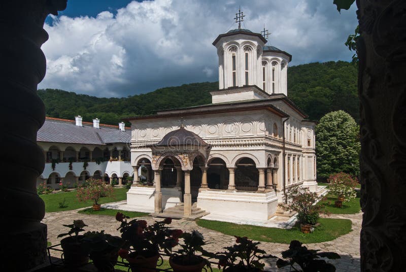 Monasterio De Horezu, Rumania Foto de archivo - Imagen de viejo, arte ...