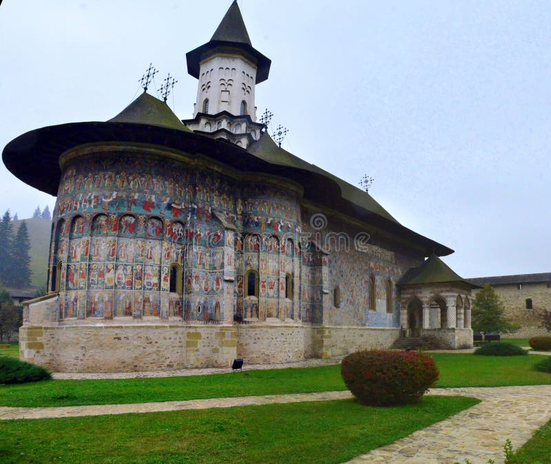 Monasterio De Moldovita, Uno De Los Monasterios Pintados Famosos En ...