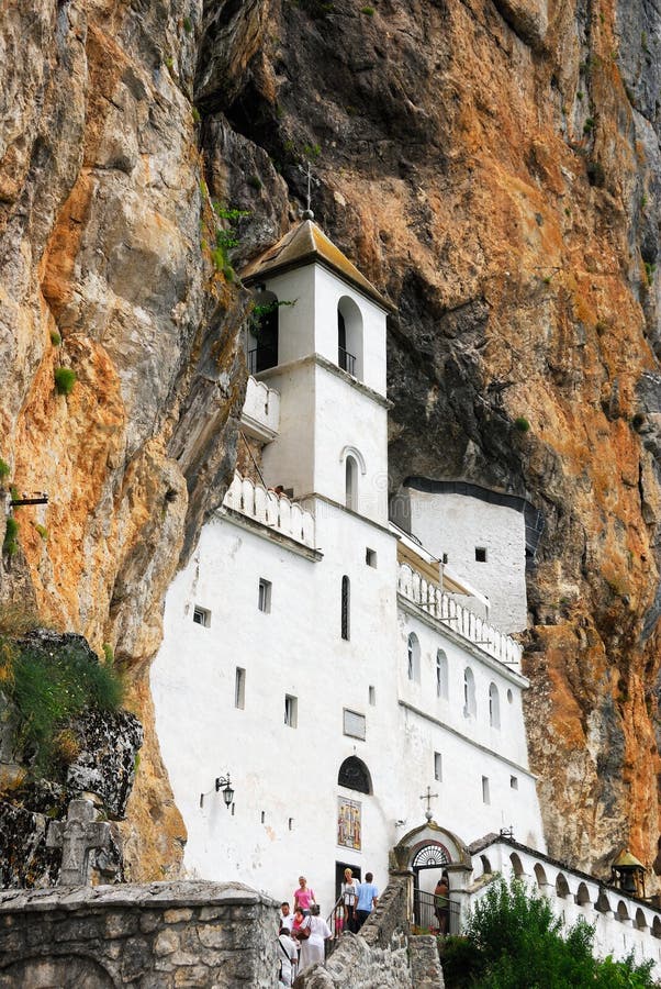 Monasterio De Ostrog En Montenegro - St Vasilije Ostroski, Iglesia ...