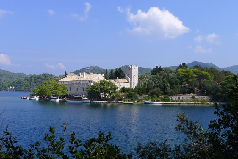 Monasterio Santa María, Mljet, Croatia Foto de archivo - Imagen de ...