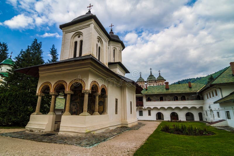 Monasterio Rumania De Sinaia Imagen de archivo - Imagen de santo ...