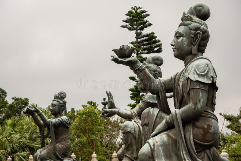 Monastero di Po Lin immagine stock. Immagine di corsa - 152251409