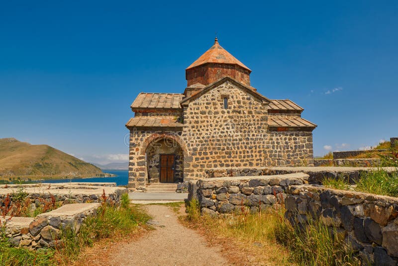 Monastero Di Sevanavank Sul Lago Sevan in Armenia Immagine Stock ...